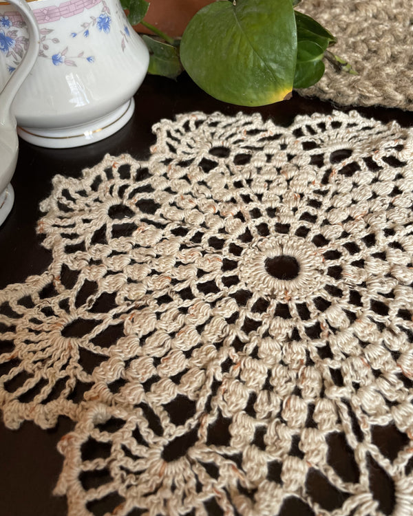 Beige Amara Crochet Placement Mat – houseofpallikkara